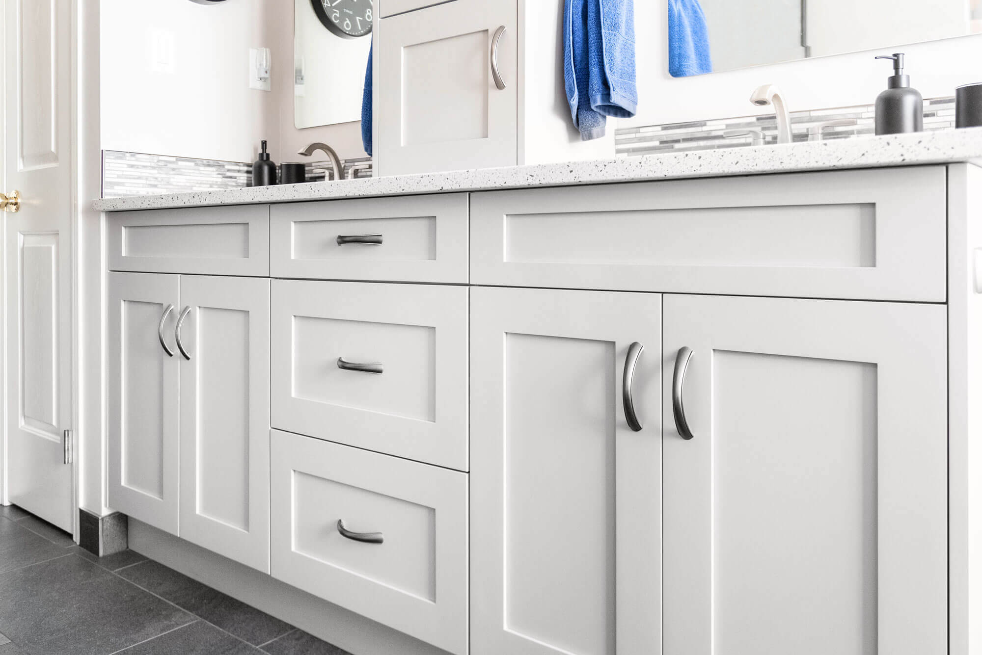 What Size Handles for Bathroom Vanity? | Expert Guide